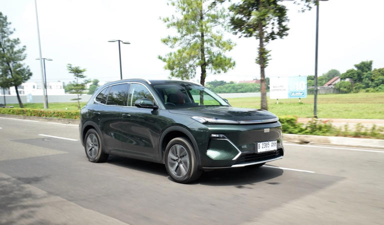 Adu nyaman kekedapan kabin JAECOO J7 SHS vs Geely Starray EM-i