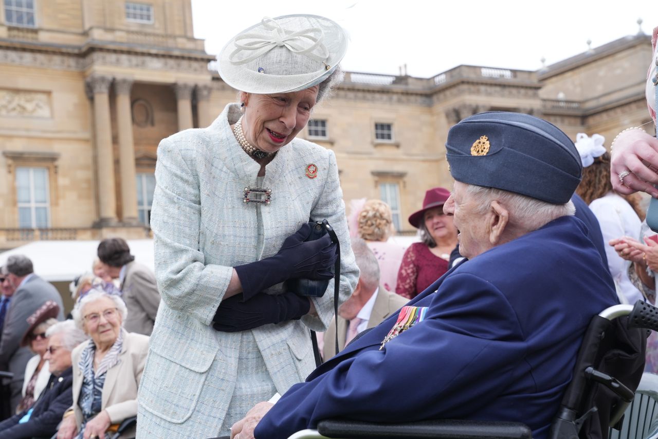 Princess Anne hosts garden party solo in a striking 4-strand pearl ...