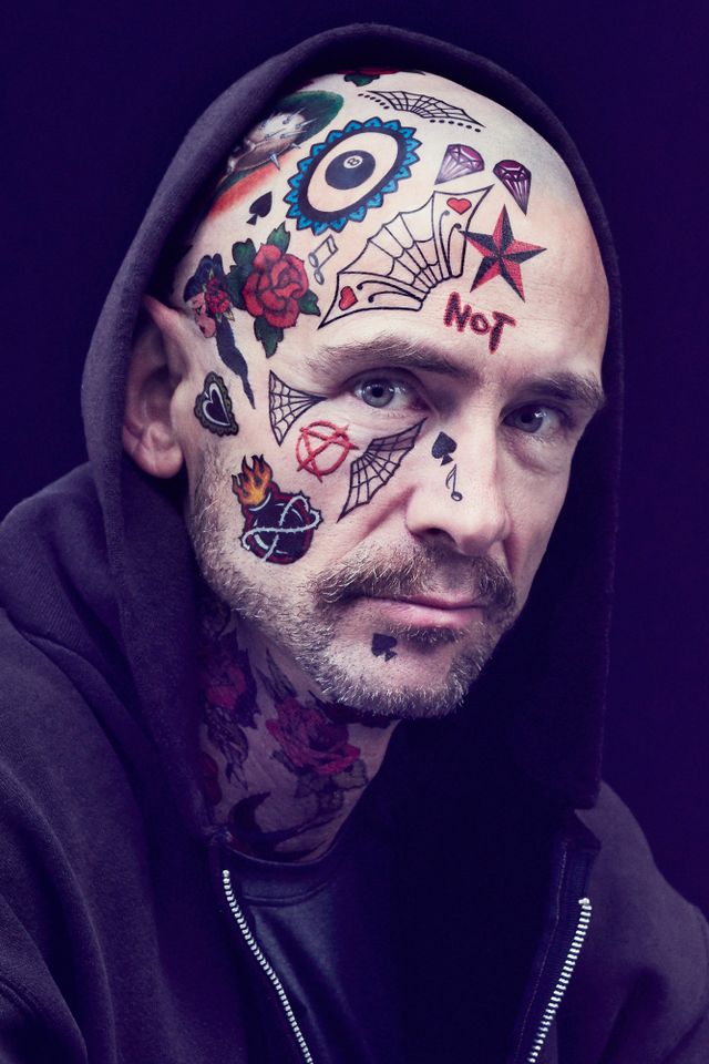 Chuck Palahniuk announces new sci-fi novel “Galleria” — see the cover ...