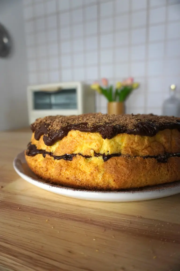 Este bolo de cenoura extra fofo com mousse de chocolate é simplesmente ...