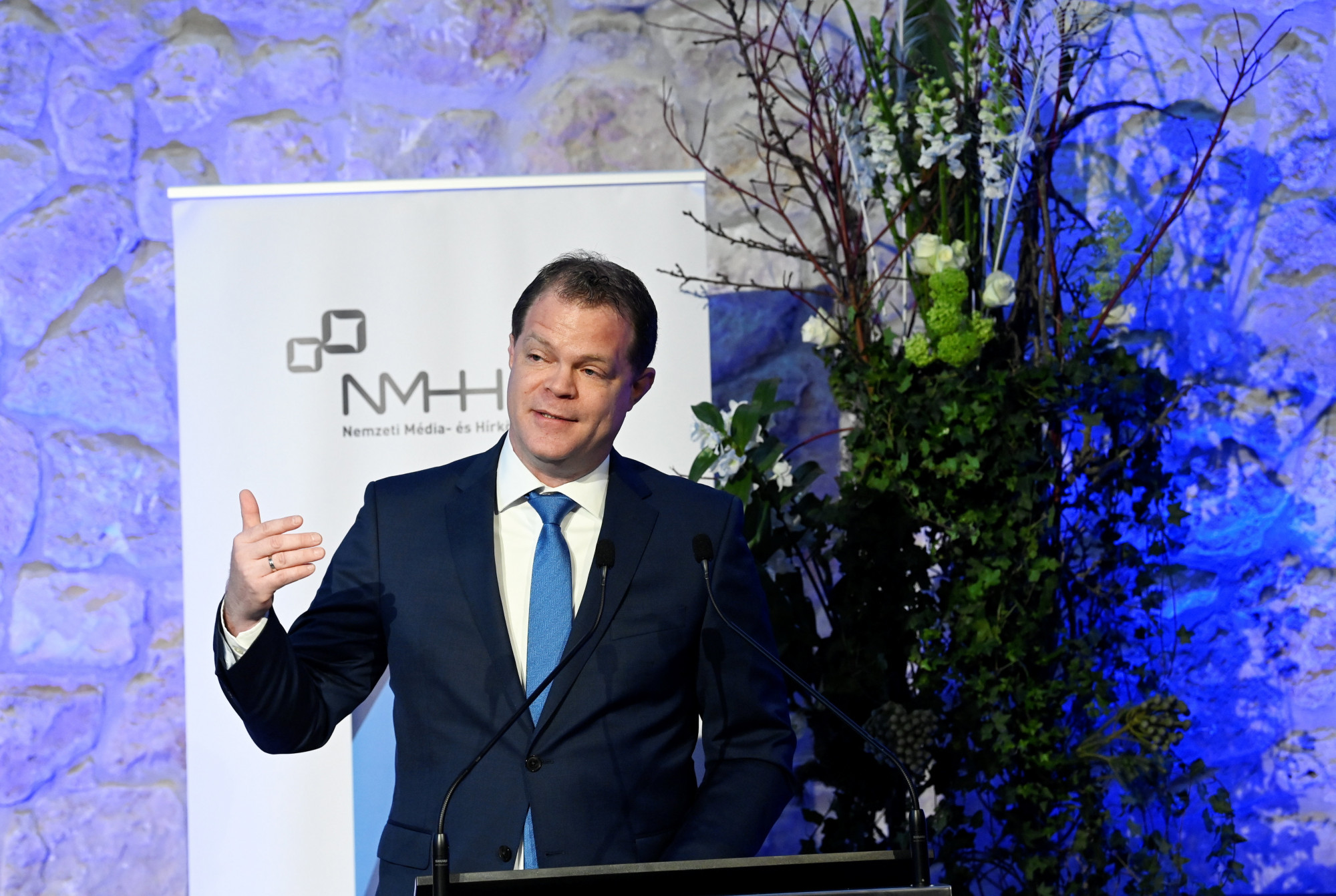 Az NMHH elnöke is aláírta az MCC megmentéséért indított aláírásgyűjtést