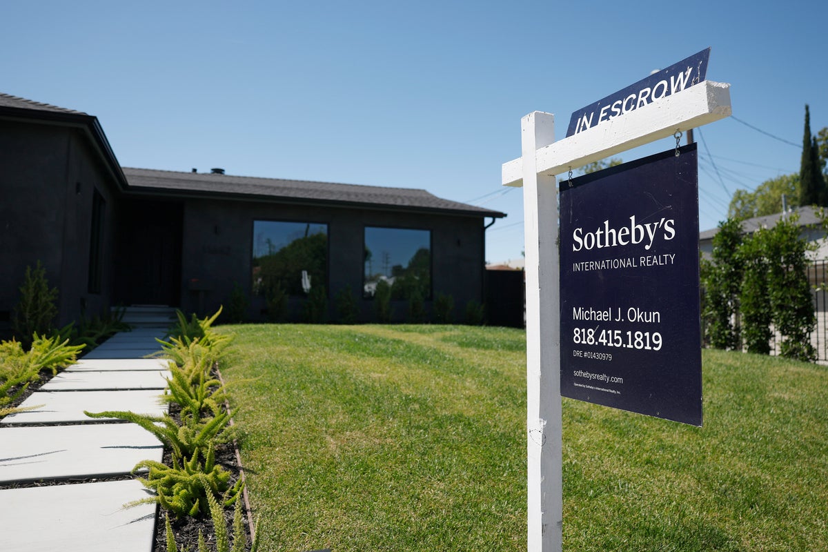 Mortgage rates climb to 6.51%, highest level since last summer