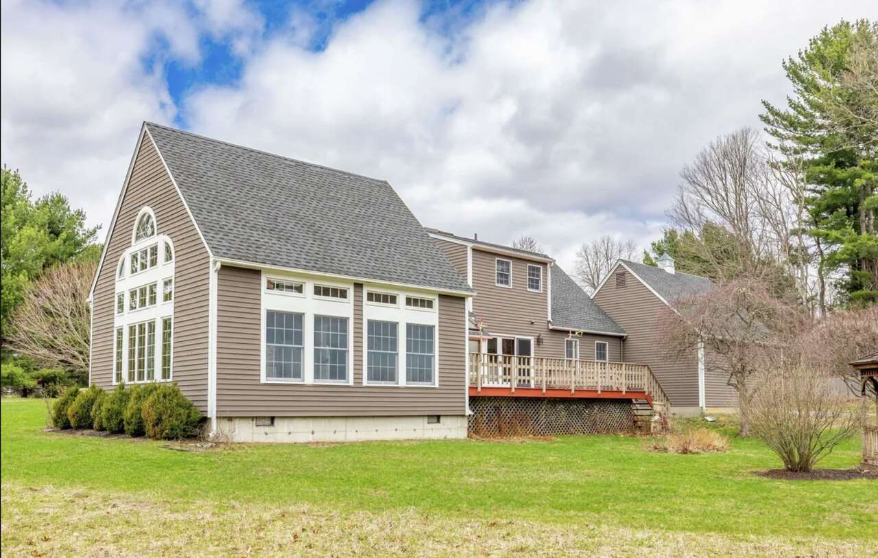 What $1 million buys in 3 rural towns, from a pool to 4 acres