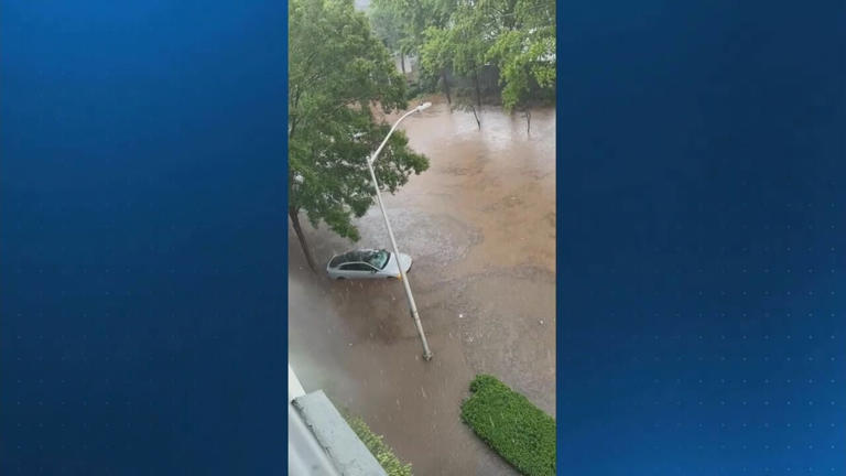 Atlanta man saves woman trapped by flash floods in middle of downtown ...