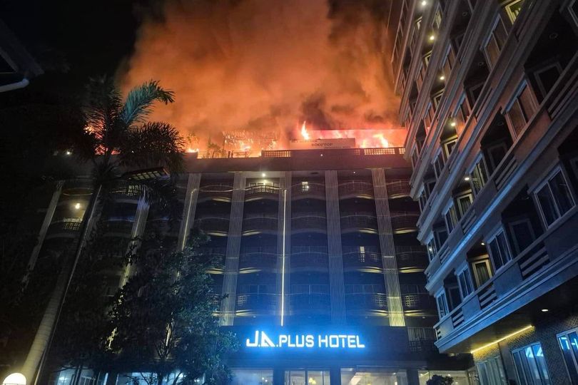 Fire rages at Pattaya hotel as people trapped inside in Thai holiday ...
