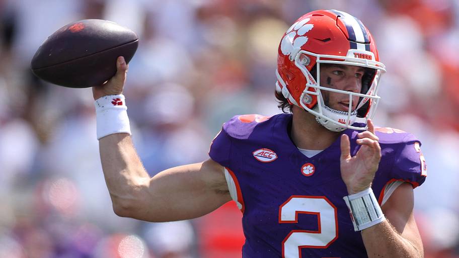 Jets offensive coaching staff 'smitten' by rookie QB Cade Klubnik in ...