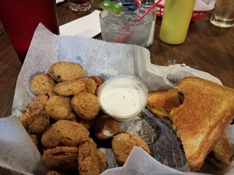 This tiny Indiana dive bar serves a fried bologna sandwich locals ...
