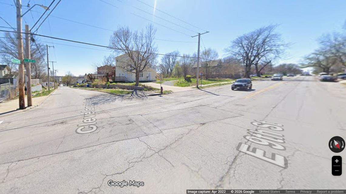 1 person dies, 4 hospitalized after SUV crashes into tree in Kansas City