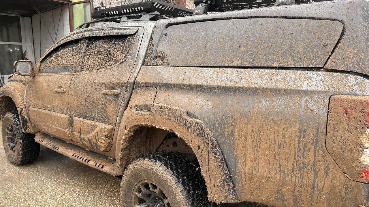 Cleaning the dirtiest 4x4 off-road Jeep 🤮