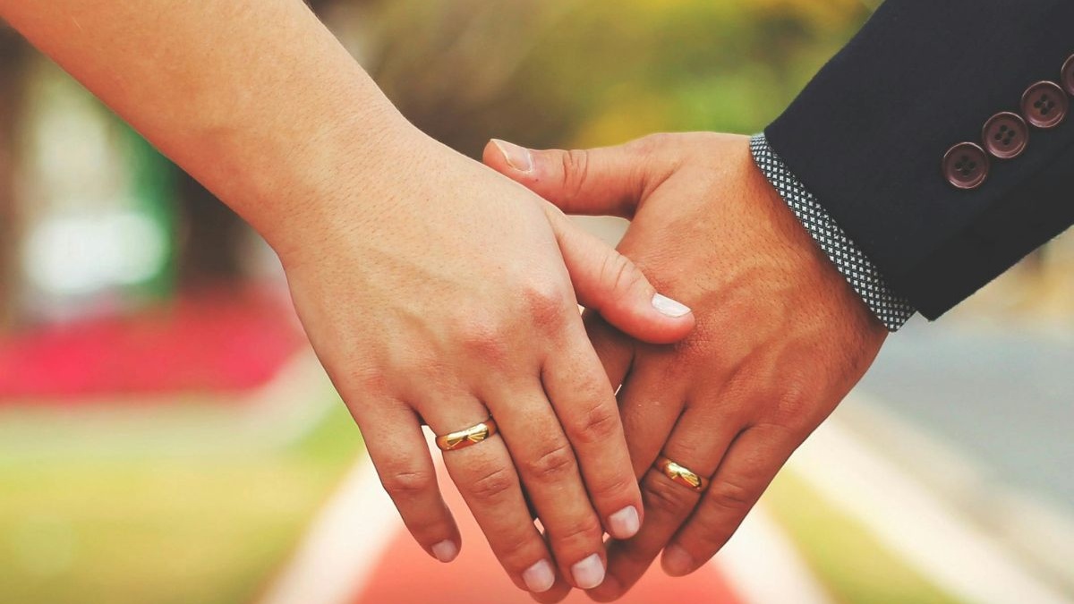 Some marriages begin to cool down when the couple stops sharing these ...