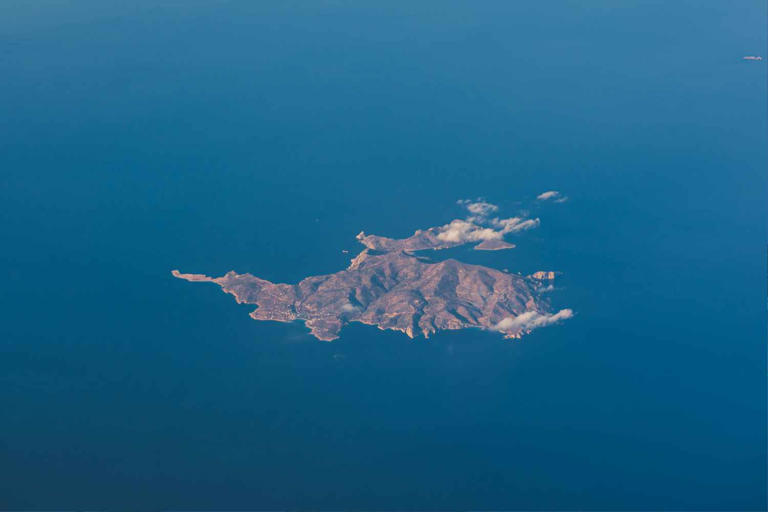 Questa è l’isola greca più silenziosa di tutte, dove non esistono auto ...