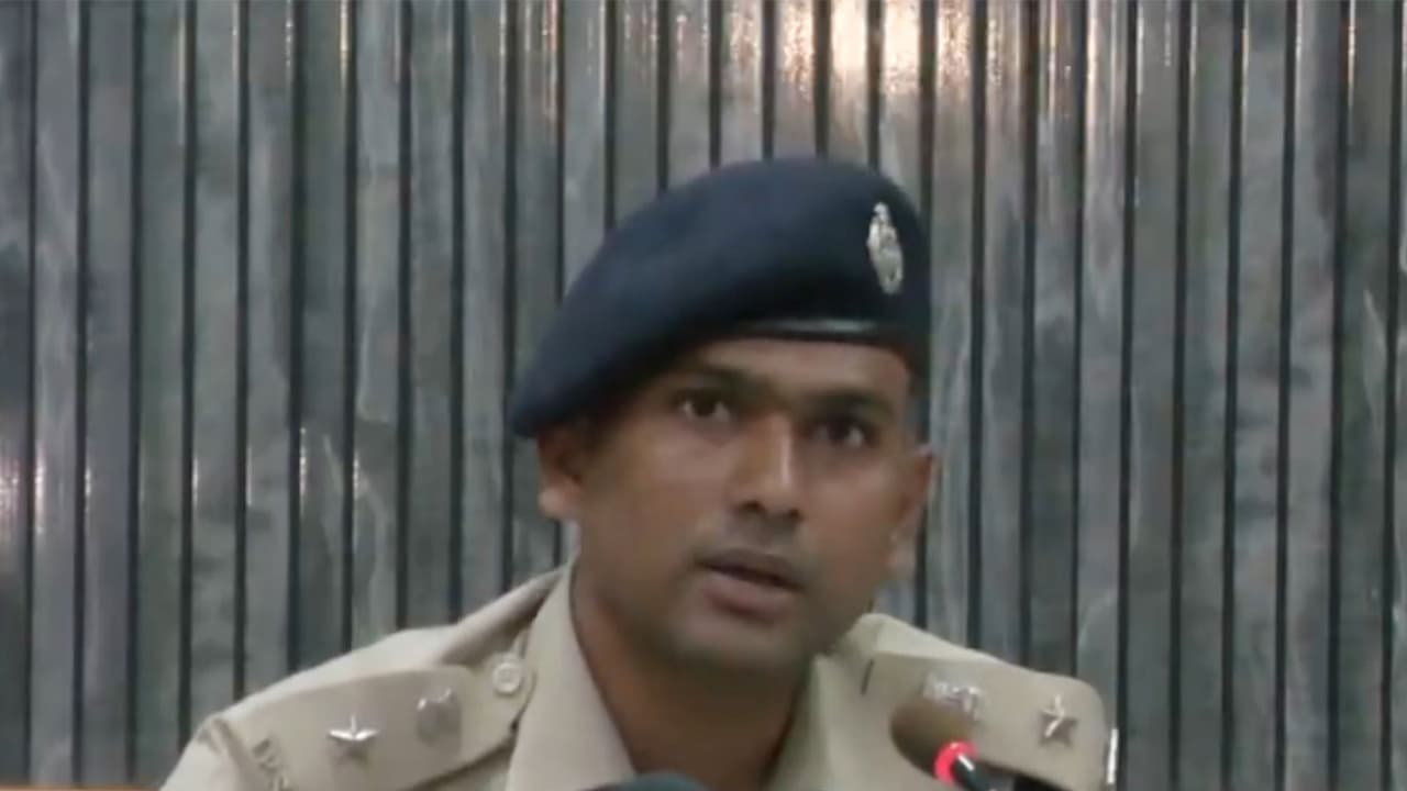 Manipur: 4 UNLF-P cadres held with large arms cache, looted weapons