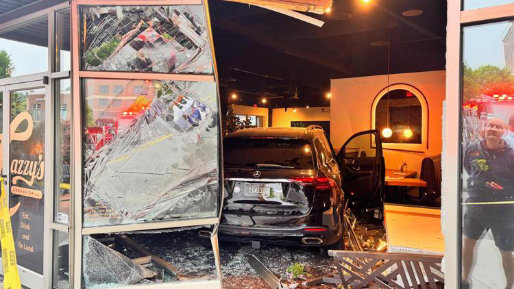 KFD: No injuries reported after car crashes through Bearden restaurant