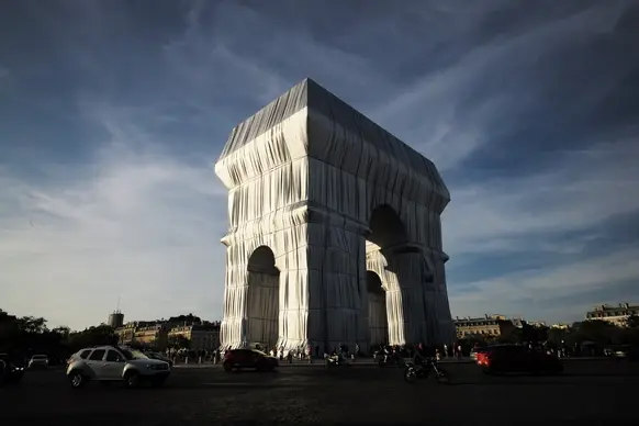 Le plus vieux pont de Paris est fermé et remplacé par ça