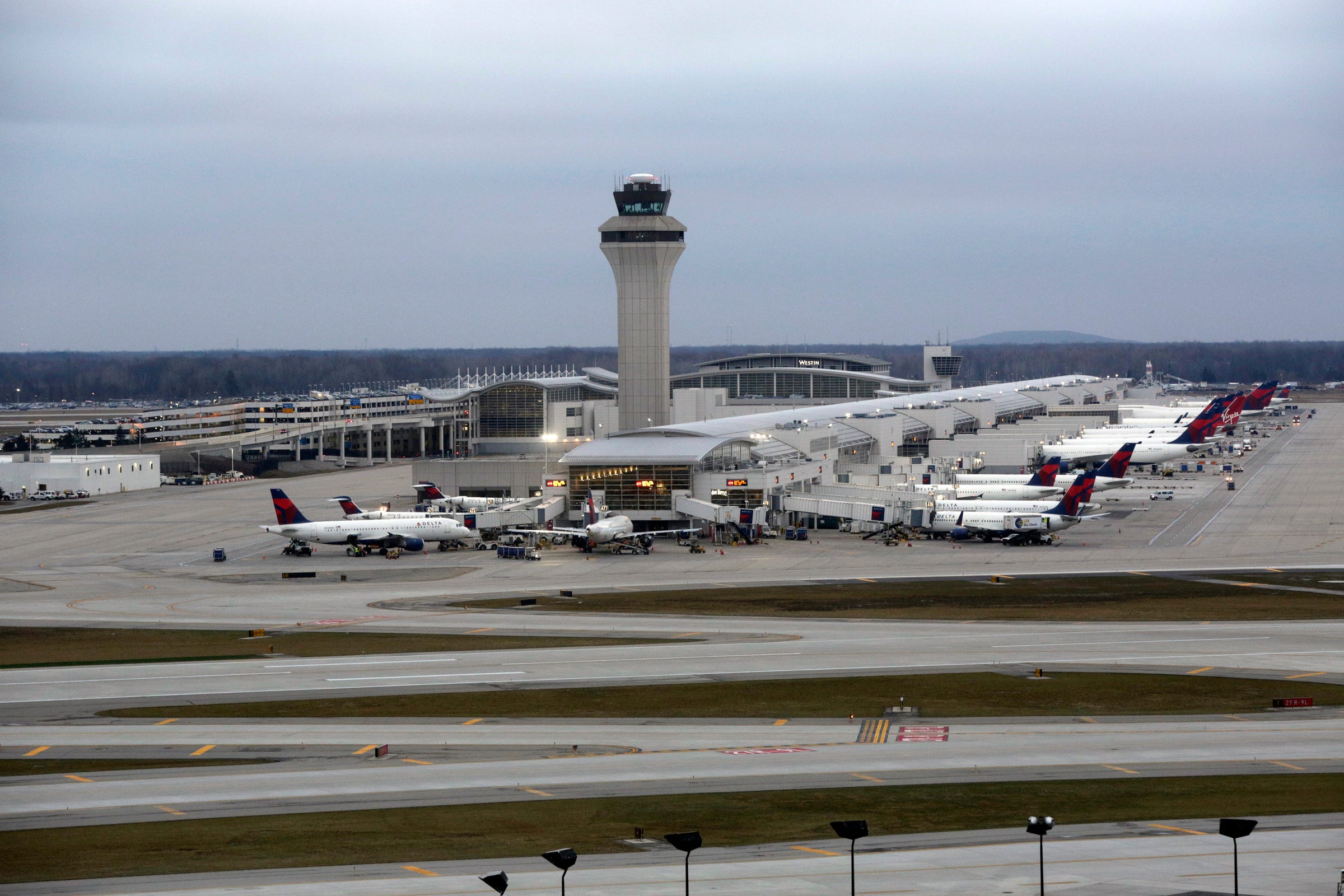 Delta Connection co-pilot loses consciousness, flight lands safely