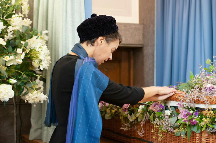 67 wild funeral stories that sound too chaotic to be real