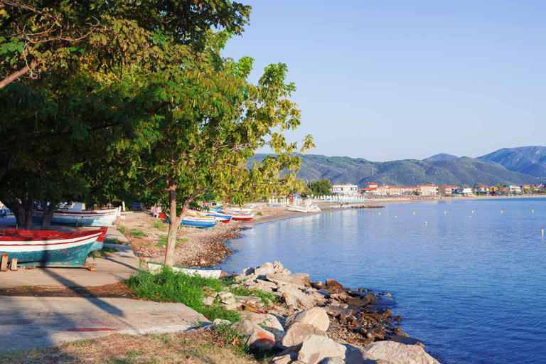 Questa è l’isola greca più silenziosa di tutte, dove non esistono auto ...