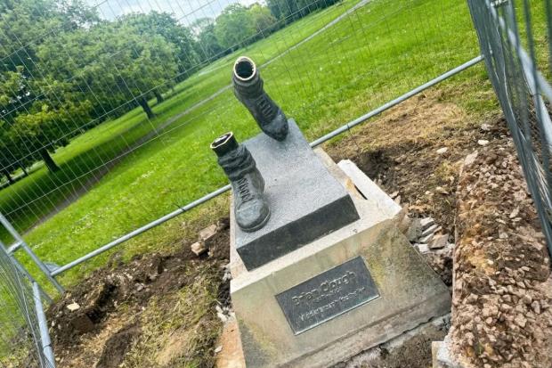 Workers dismantle Brian Clough statue leaving only boots behind