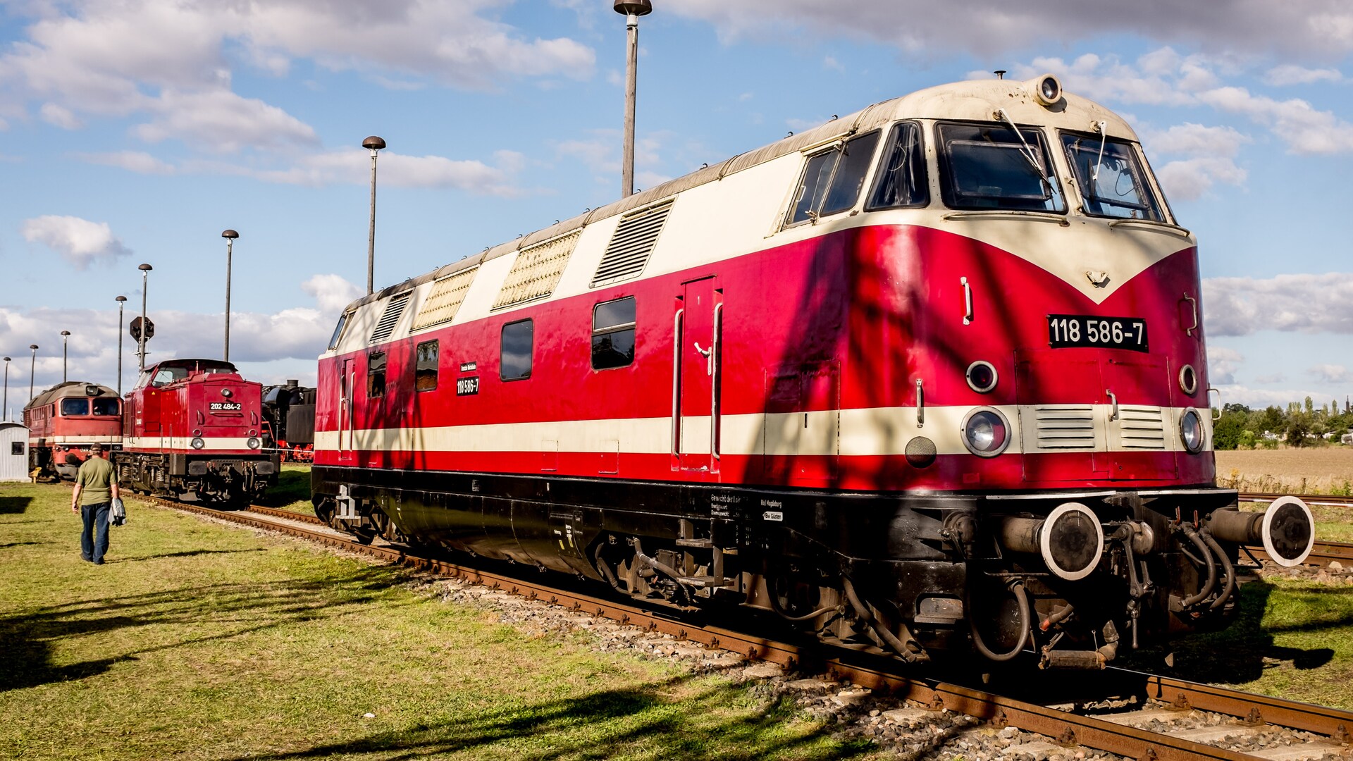 Enno (23) kauft DDR-Lokomotive im Internet: "Fahrbereit ist sie nicht ...