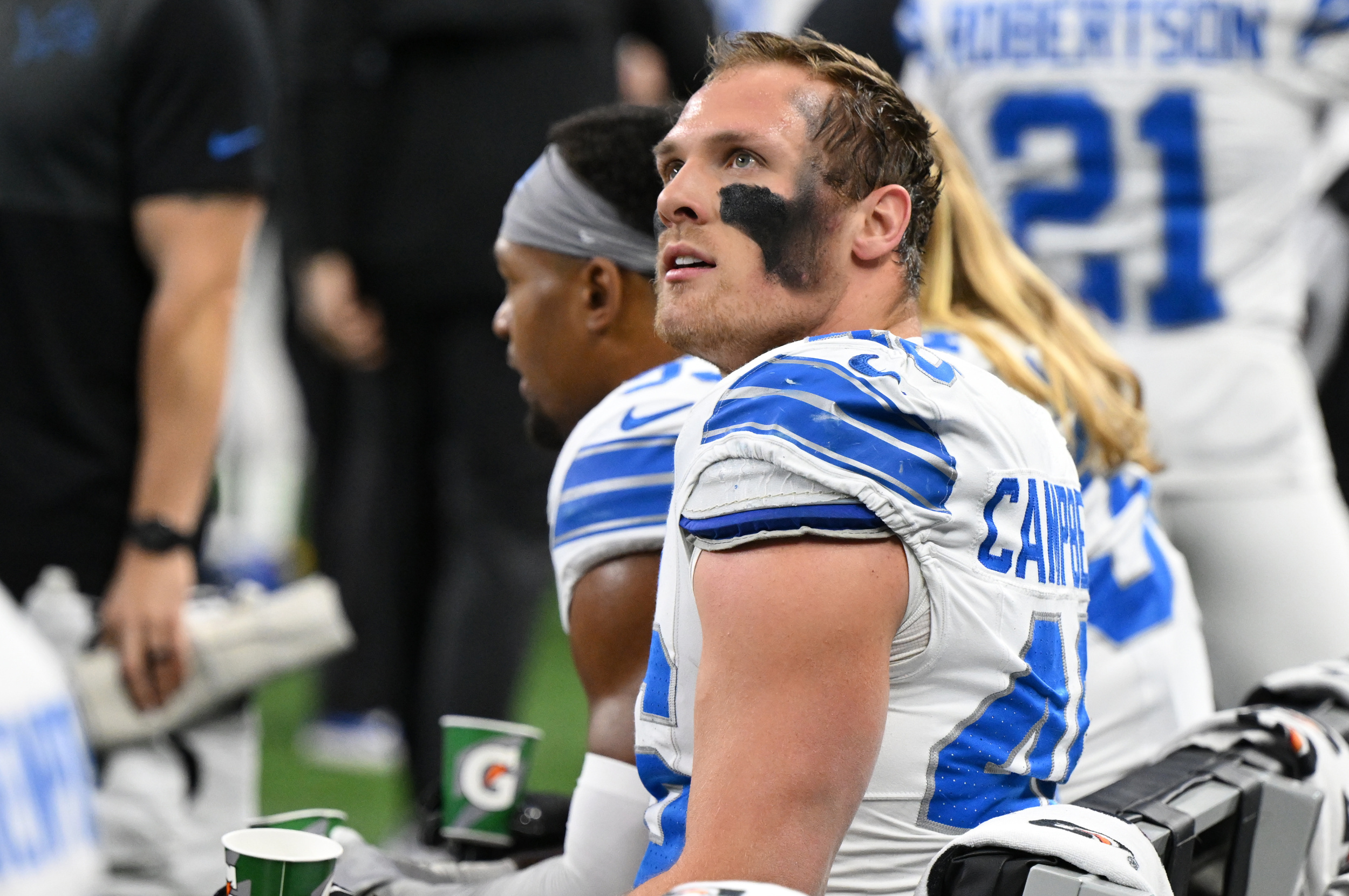 Lions extend LB Jack Campbell