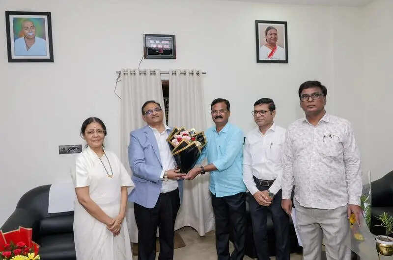 Peshwe assumes charge as pro-VC