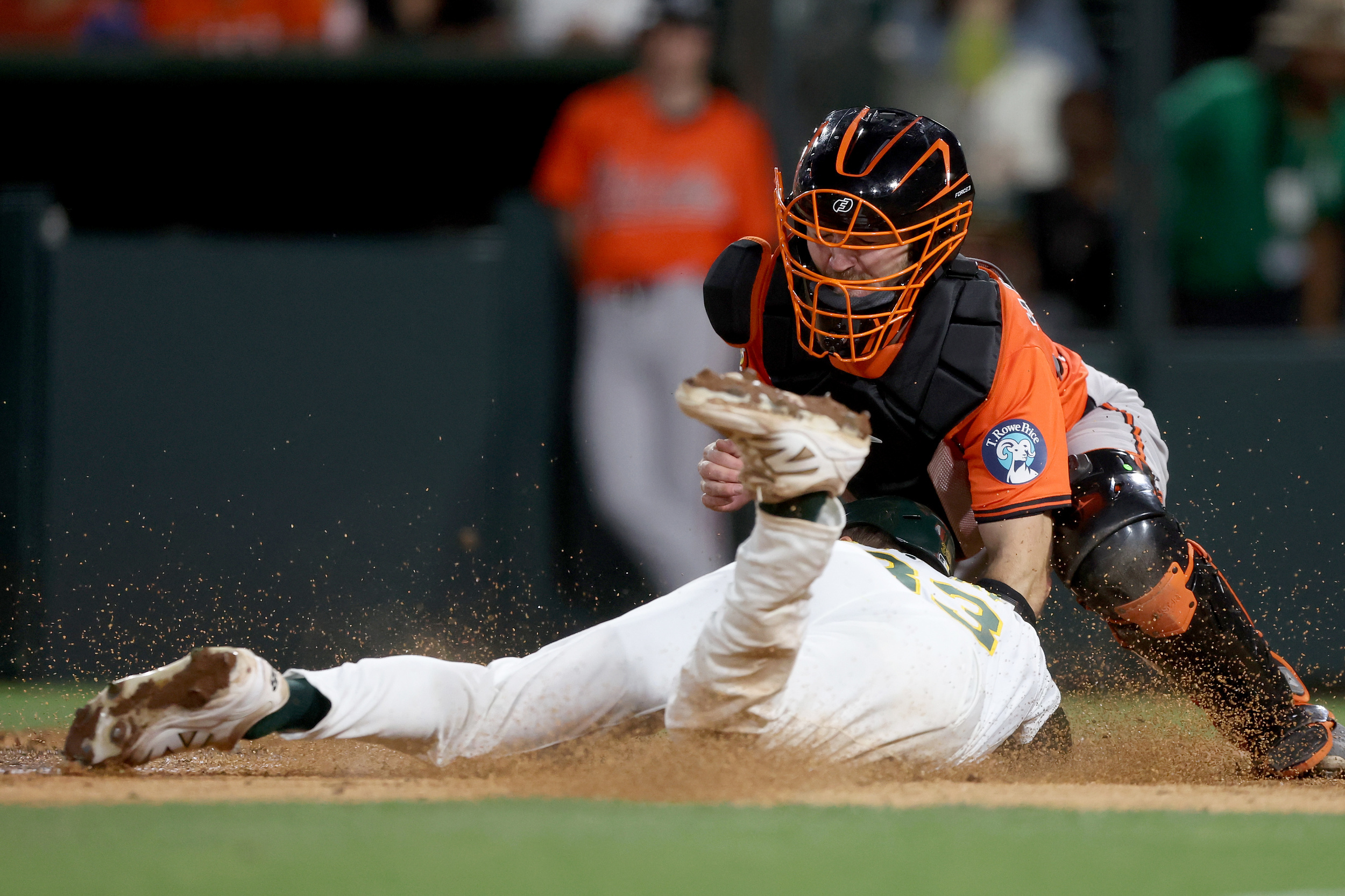 Braves add catcher in wake of injuries