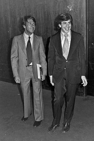 Dustin Hoffman and Carl Bernstein pose together 50 years after “All the ...