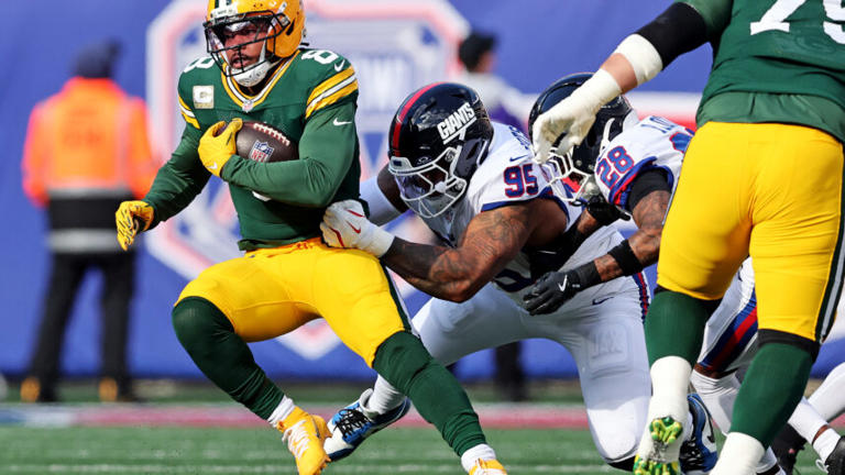 Giants’ injury update following day 3 of OTAs: Robertson-Harris limps off
