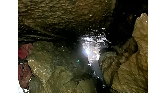 New York man rescued after 6 hours stuck in cave