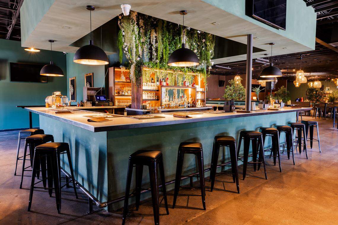 Cocktails, cornhole + a dance floor: New entertainment venue opens in ...