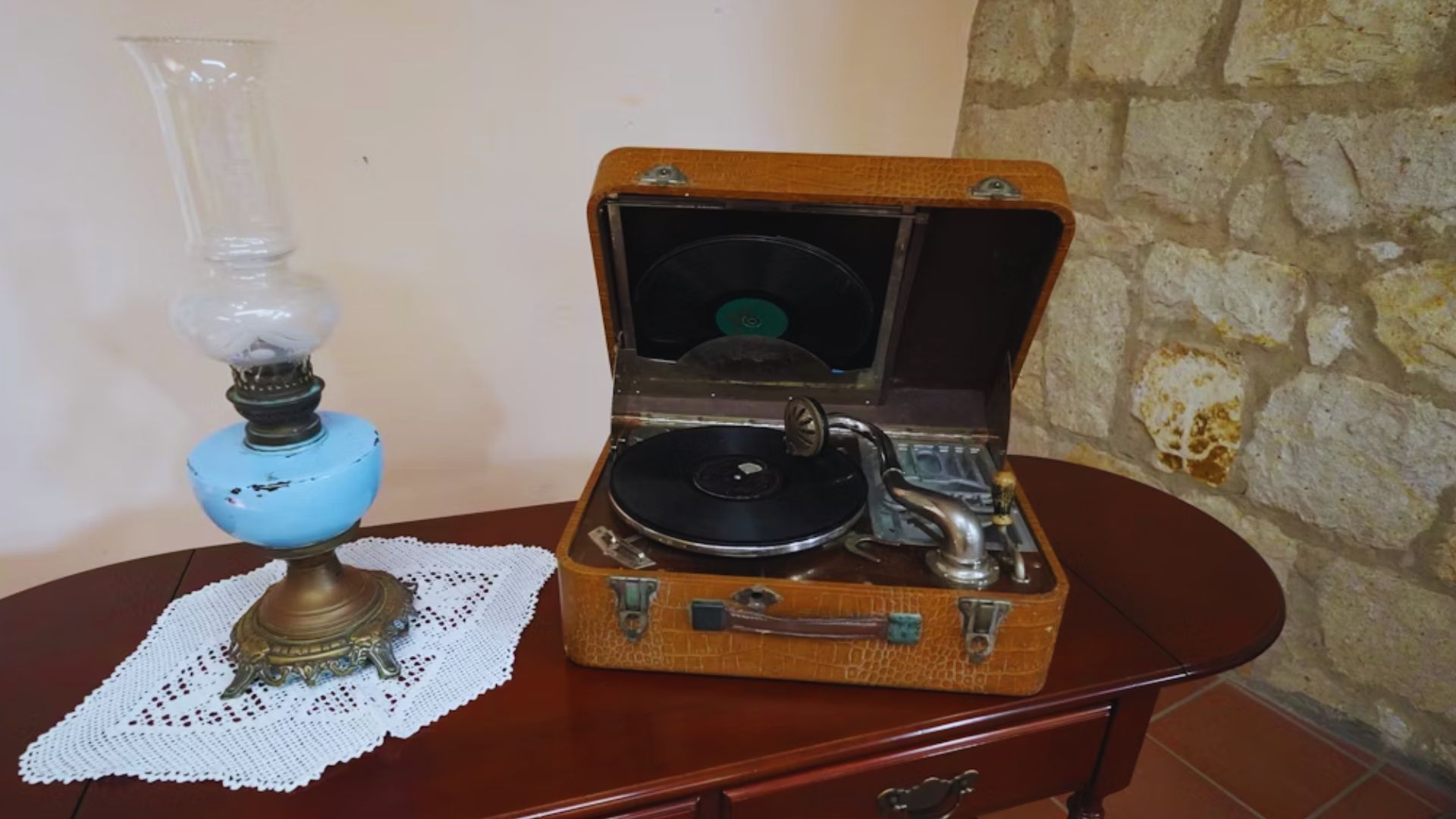 Ce que les objets révèlent sur les émotions et le passé dans une maison