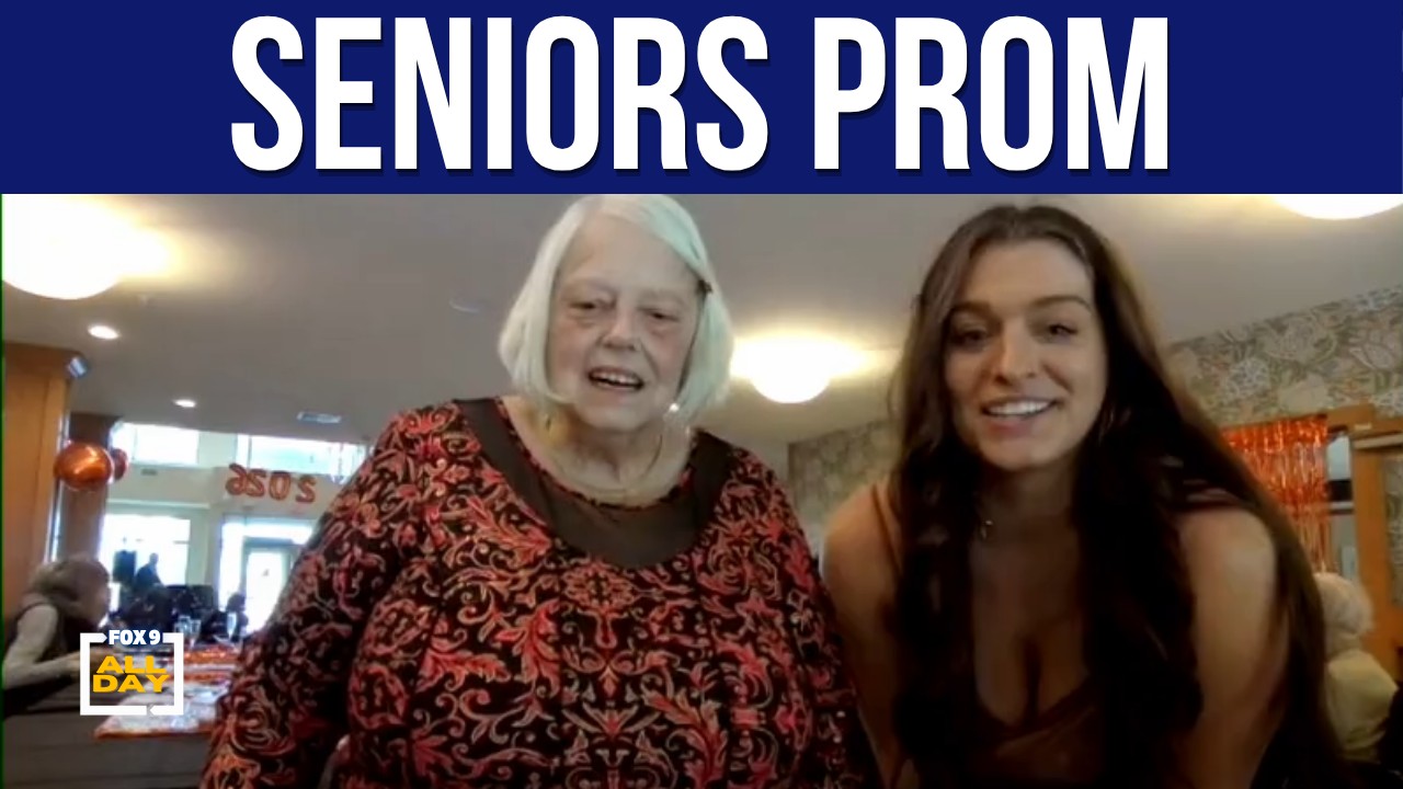 Seniors step back into prom night