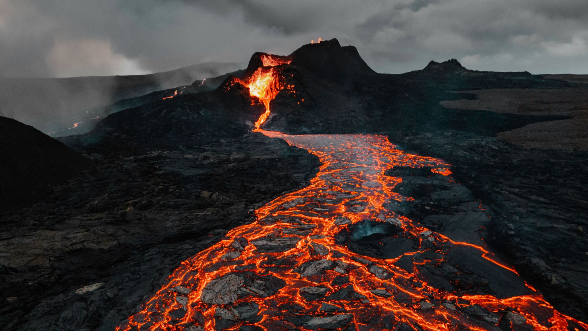 10 Star Wars planets we'd hate to live on & 10 we'd love to call home