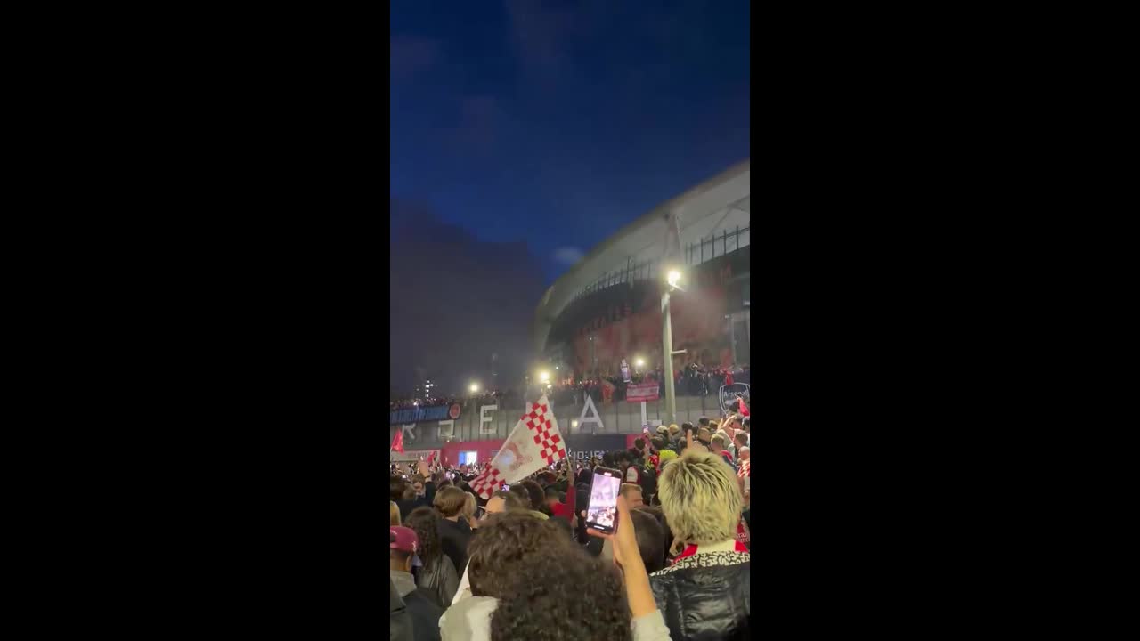 Arsenal fans flood Emirates Stadium area after Premier League title win ...