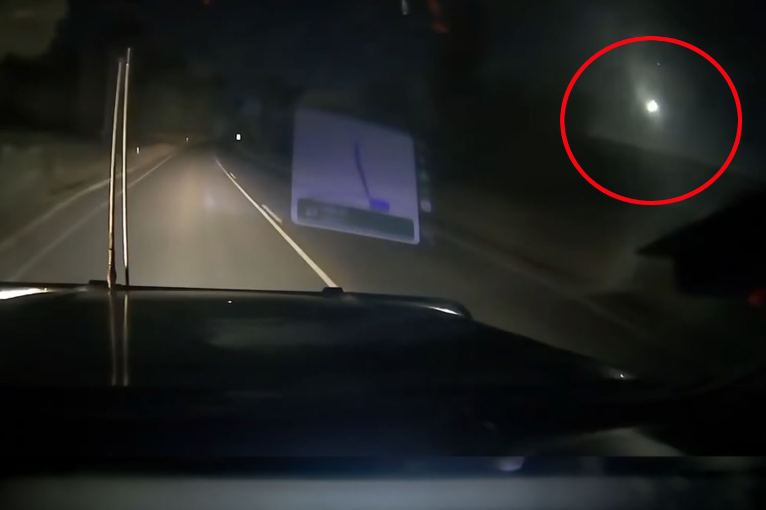 Aussie driver accidentally captures incredible scene on dashcam ...