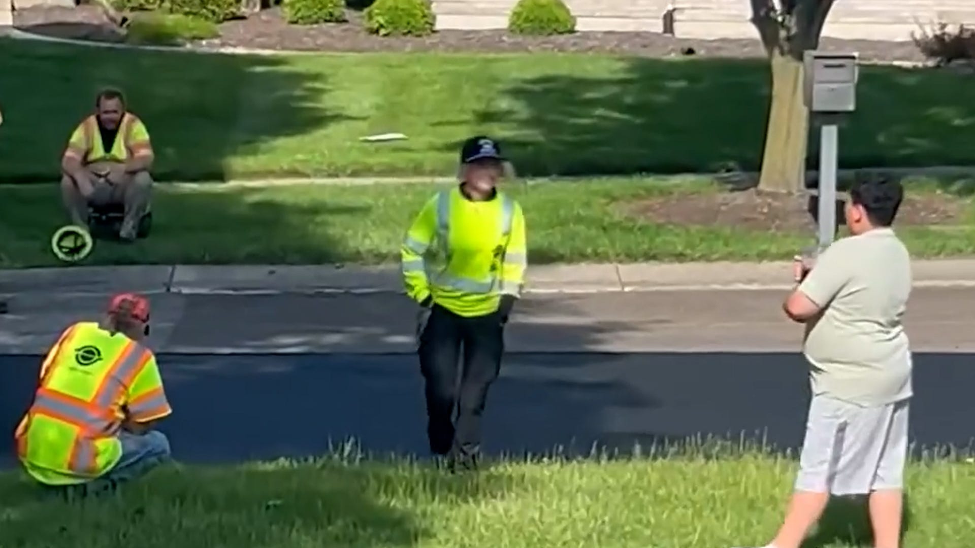 Thoughtful Ohio boy brings iced tea to construction crew in viral video