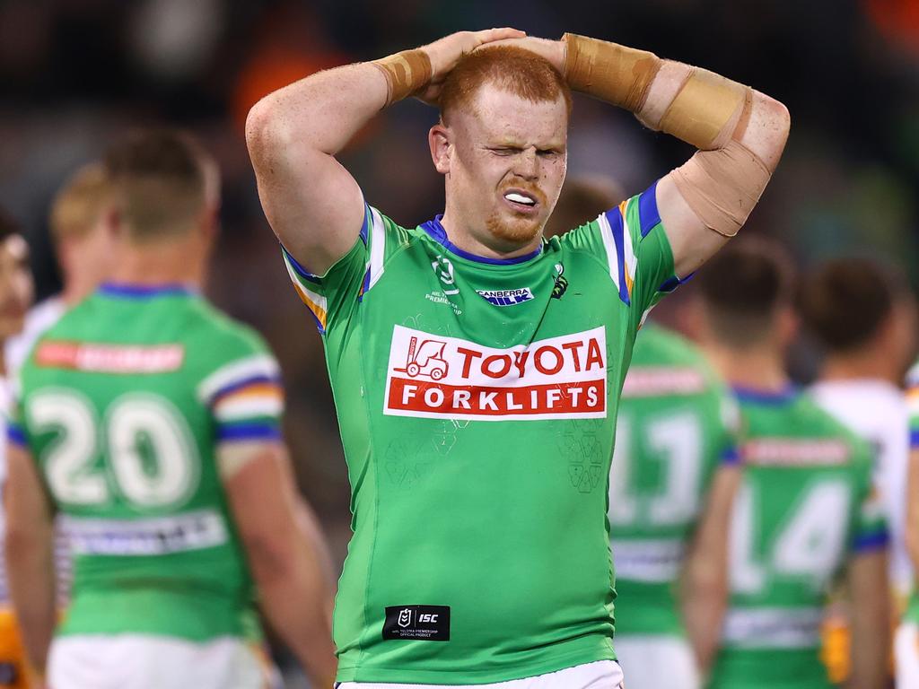 Ricky walks off after 108-second snub
