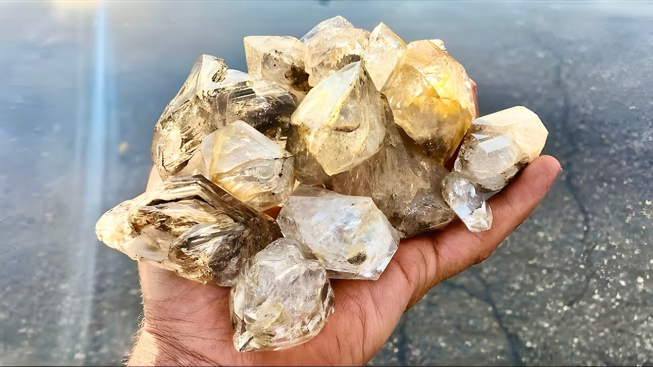 Real deal Herkimer diamond mining / The new Area 52