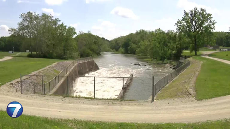 Search for missing man heads to land as Stillwater River water levels rise