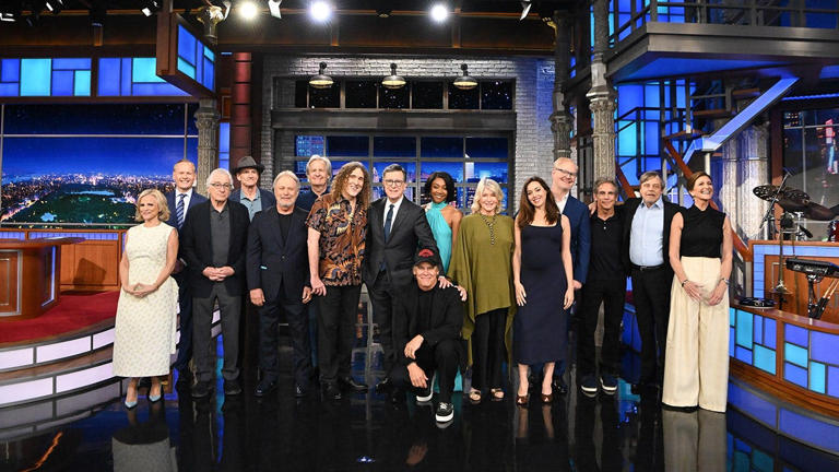 White House fires back after Robert De Niro, Bruce Springsteen take ...
