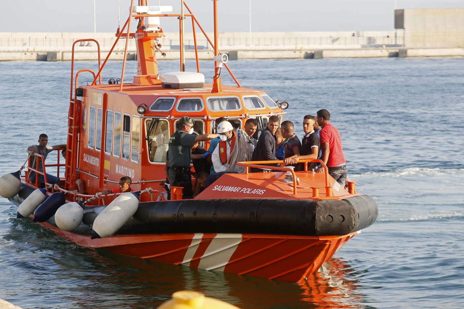 Rescatada una patera con 19 migrantes frente a las costas de Alicante