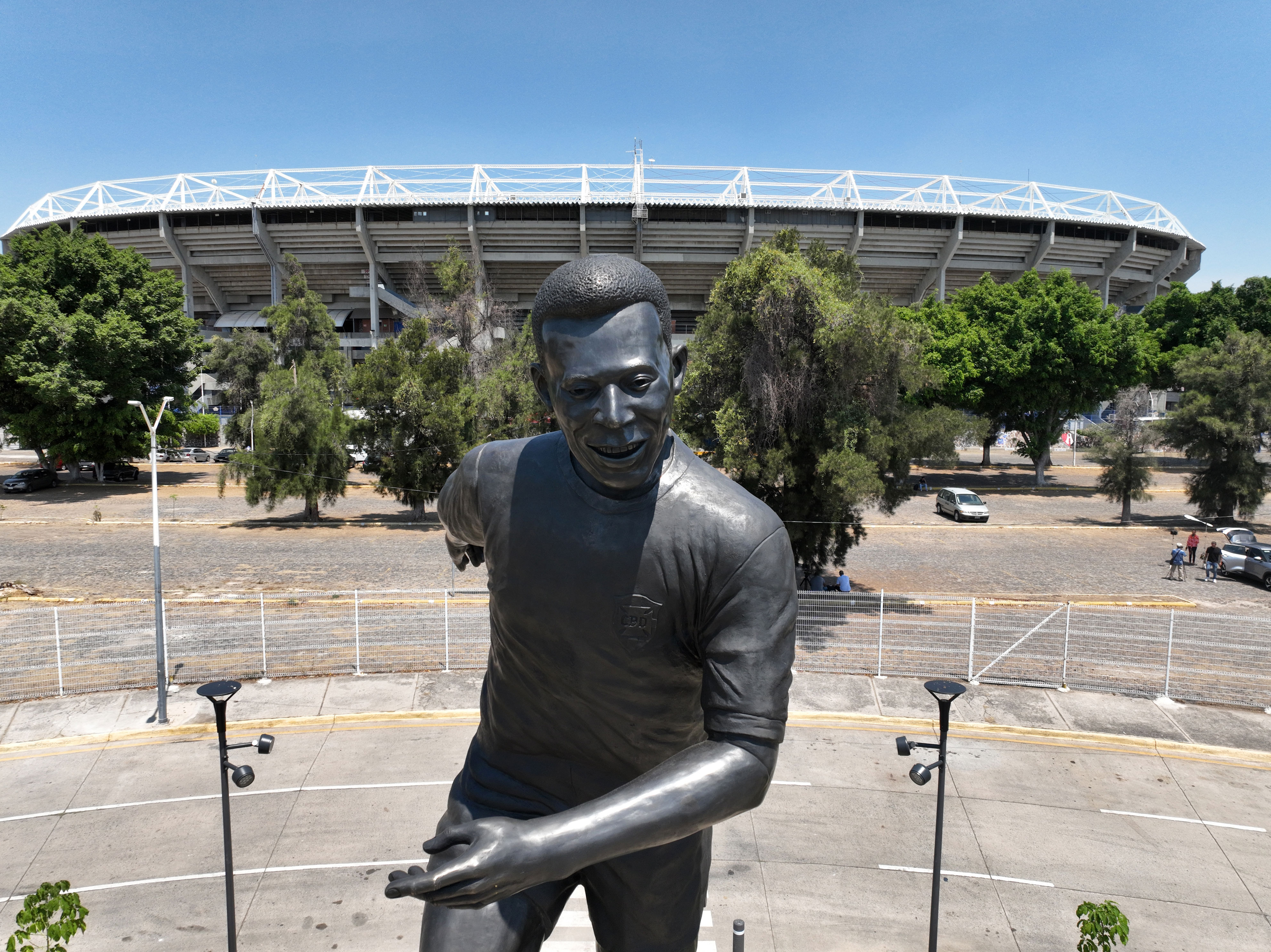 Towering statue of Pelé unveiled in Guadalajara ahead of the World Cup