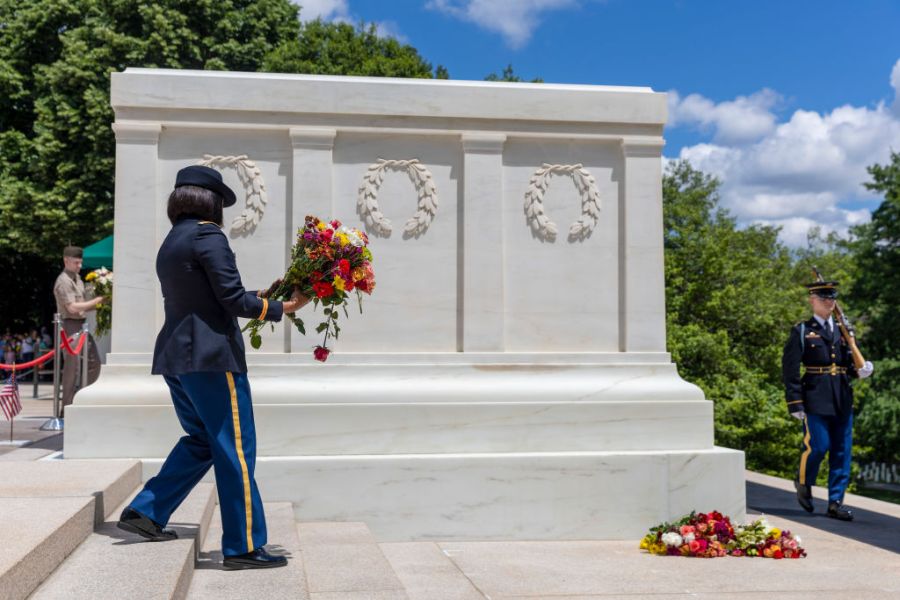 Volunteers needed at Arlington National Cemetery Memorial Day tribute