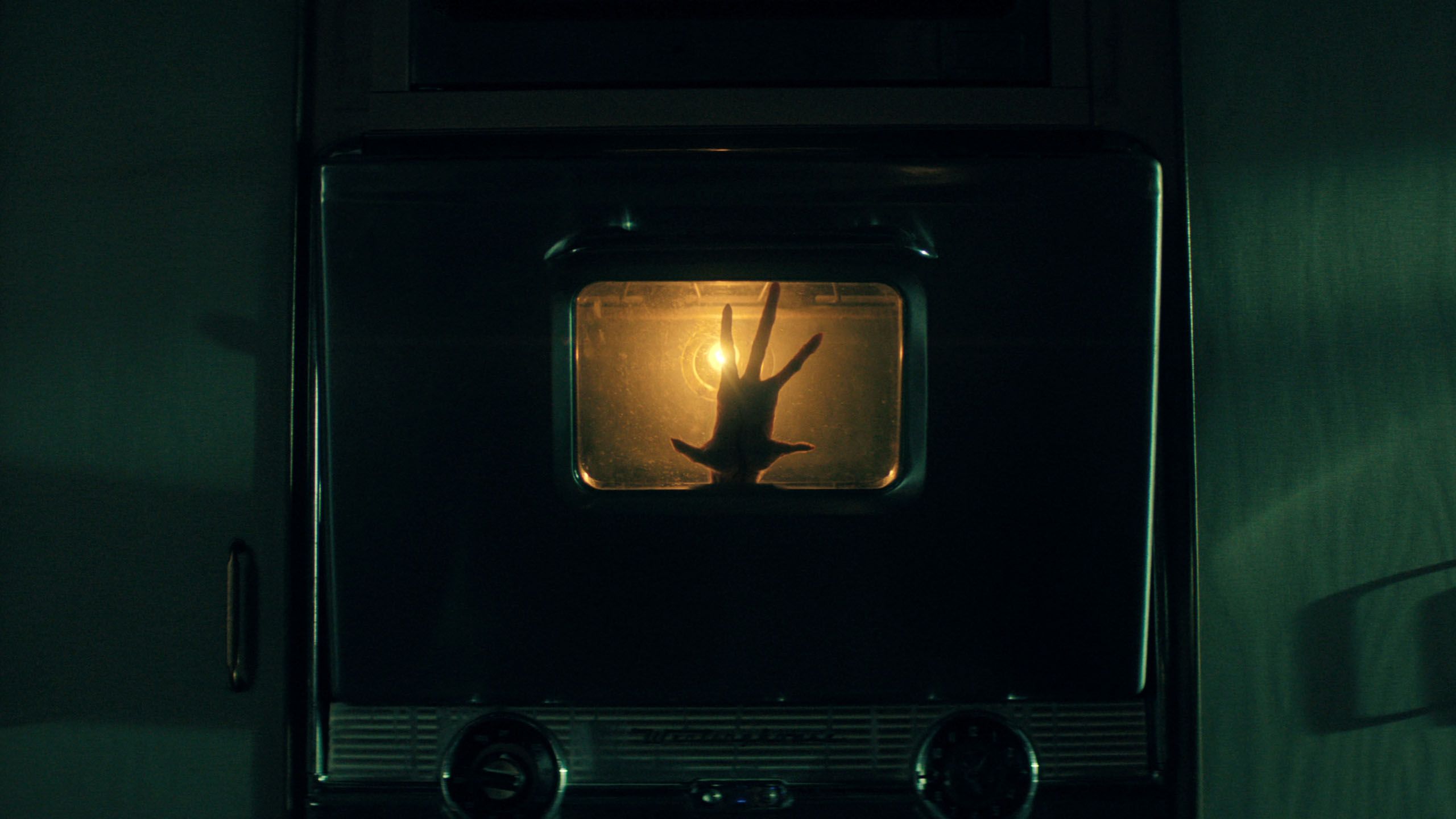 Netflix's new 8-part Duffer Bros sci-fi series debuts to rare Rotten ...