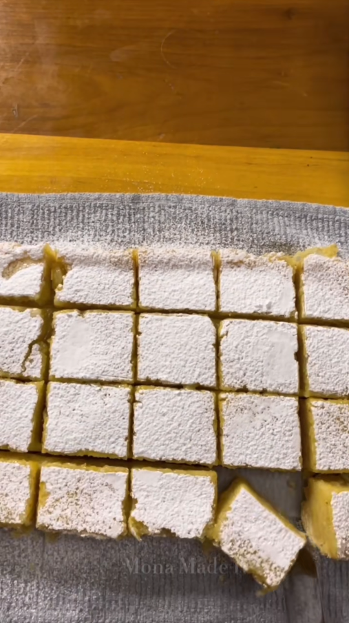 Delicious lemon bars recipe for baking enthusiasts