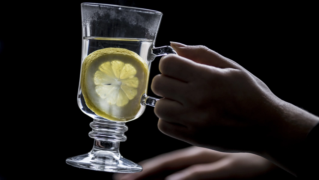 Experts warn against pairing lemon water with certain foods