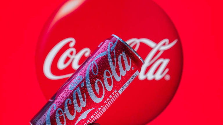 Warren Buffett earns a 20% dividend yield on cost with Coca-Cola stock