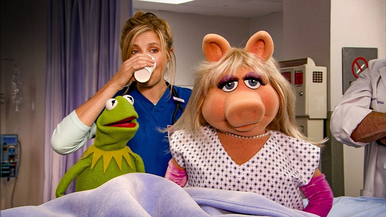 Miss Piggy gets fired by the Scrubs cast. It's a Very Merry Muppet ...