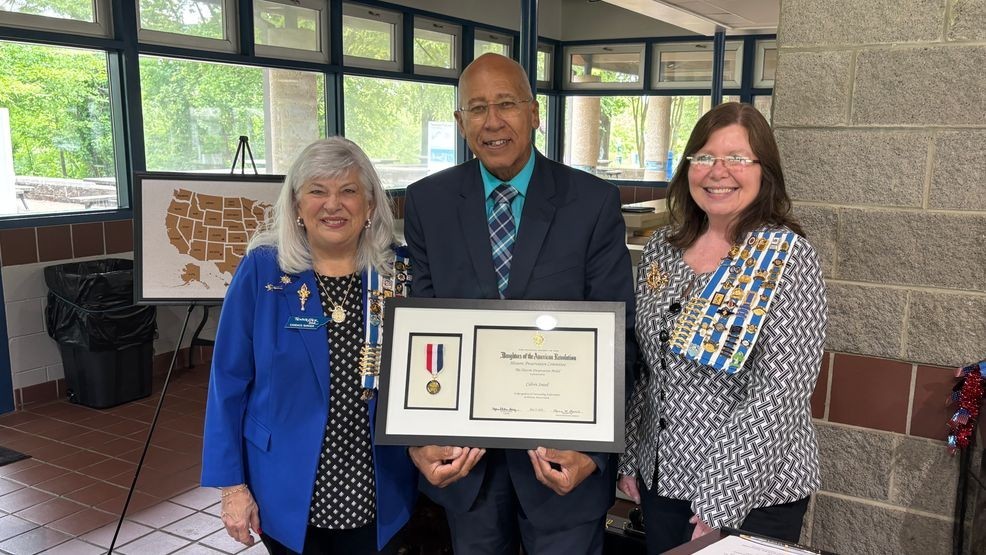 Former NewsChannel 9 anchor Calvin Sneed earns DAR medal for bridge ...