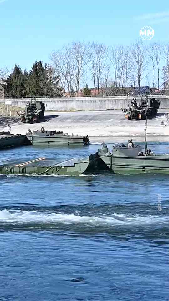 US Army builds a bridge in minutes